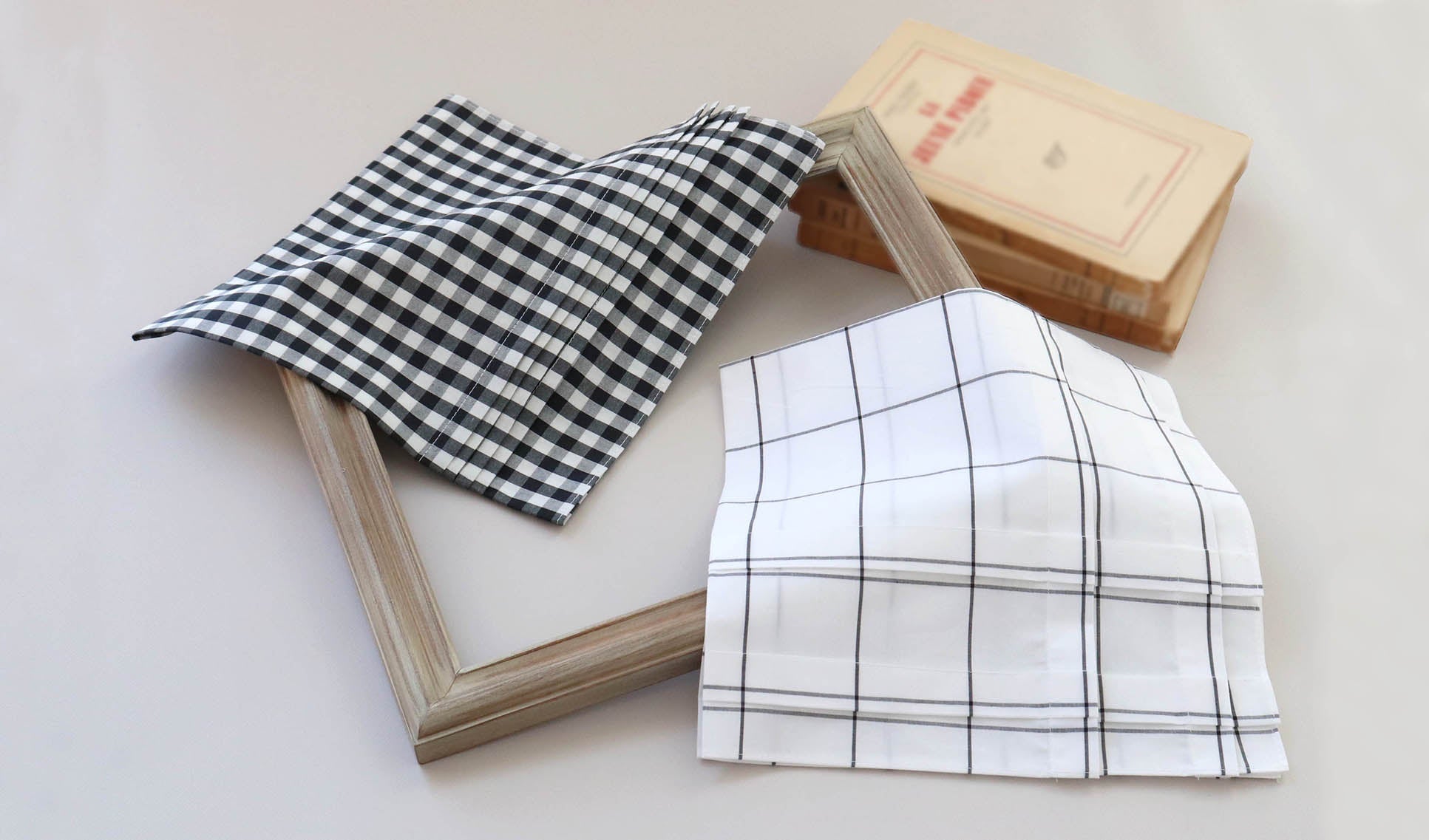 Starting March 18th, a new "tuck handkerchief" featuring three-dimensi